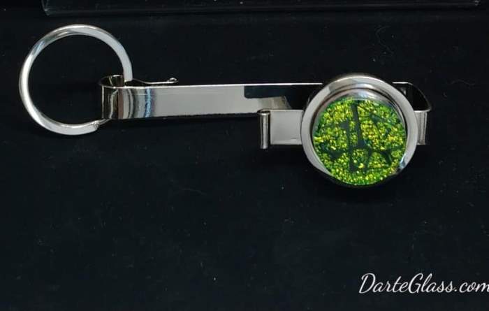 Green Dichroic Key Finder with Mosaic Pattern