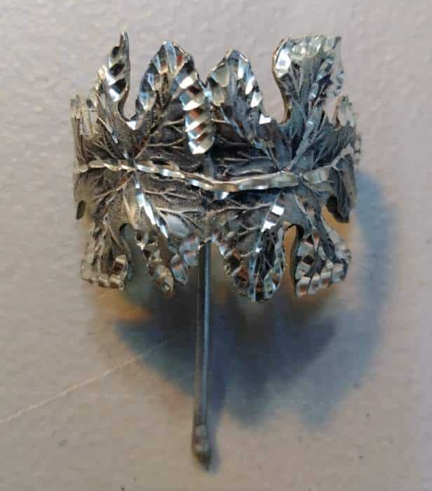 Double Maple Leaf Pewter Pony Tail Cover, Medium